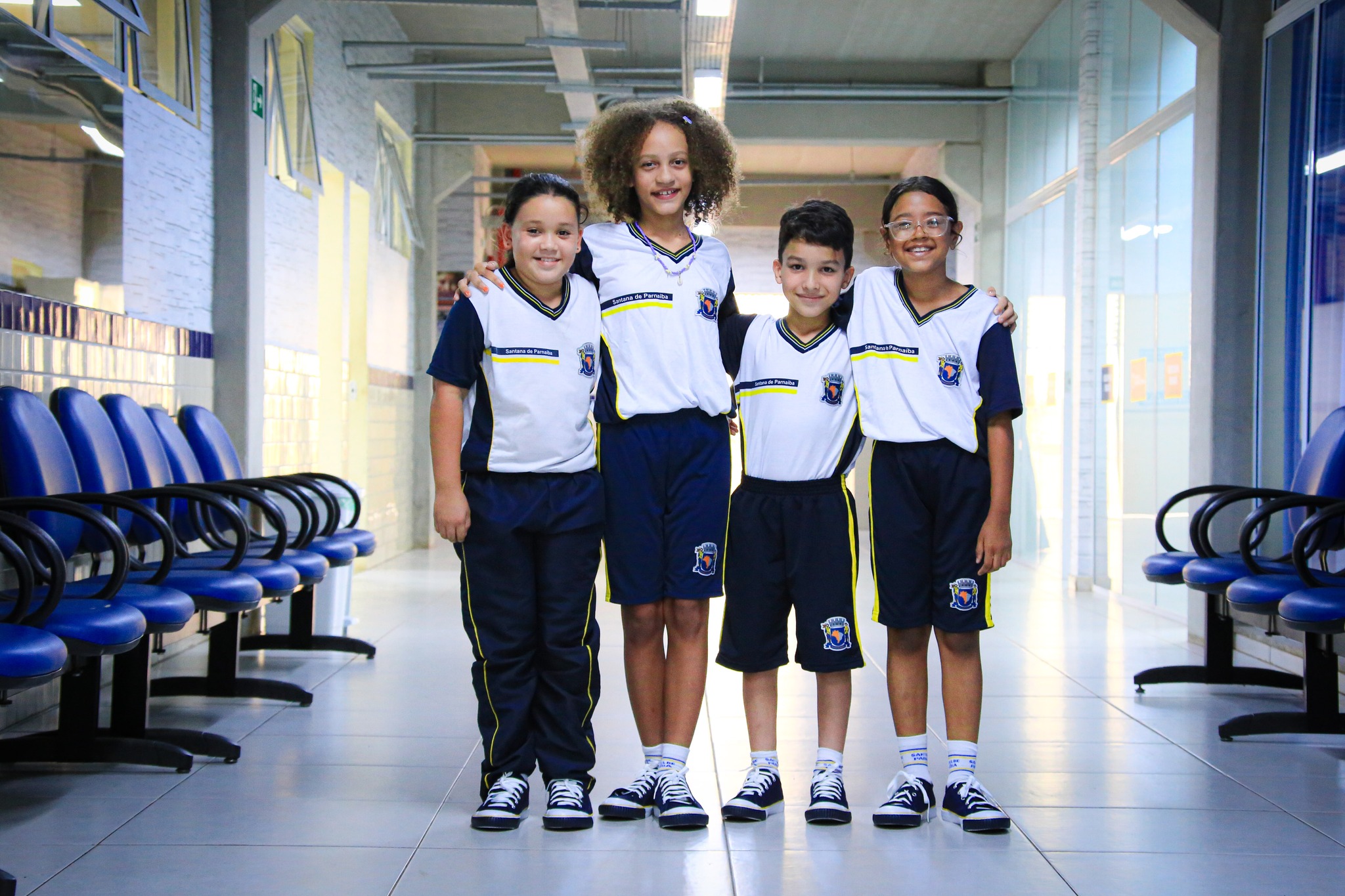 Alunos Da Rede Municipal De Santana De Parnaíba Recebem Uniformes